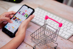 Tren Belanja Online Akhir Tahun 2025: Kebiasaan dan Preferensi Konsumen ...