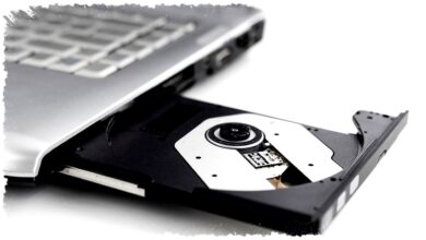 5 Laptop Dengan CD-DVD Drive Yang Masih Bisa Dibeli Di 2026, Pilihan ...