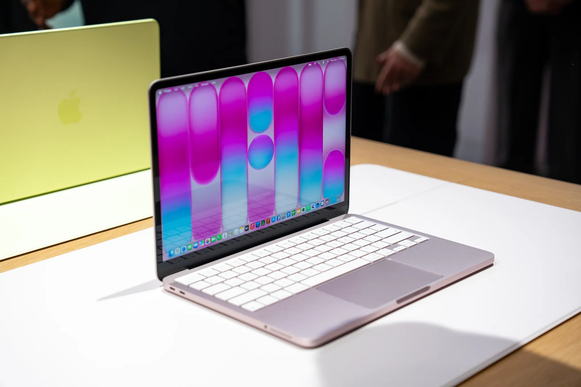 Setelah MacBook Neo, iPhone Neo Bisa Jadi Senjata Baru Apple Merebut ...