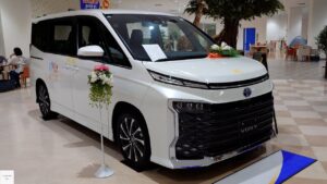 Toyota All New Voxy 2026 Tembus Rp 635 Juta, MPV Keluarga Ini Makin ...