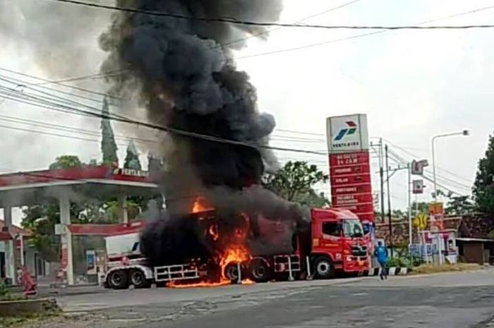 Larangan Main Ponsel di SPBU Ternyata Bukan Karena Sinyal, Ini ...