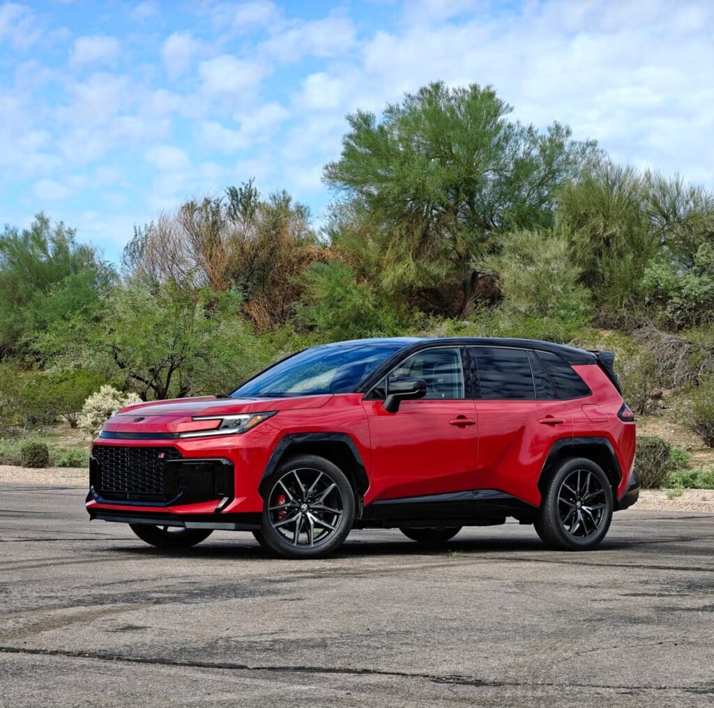 Harga Segini Bikin RAV4 GR Sport PHEV 2026 Terasa Lebih Dekat, SUV ...