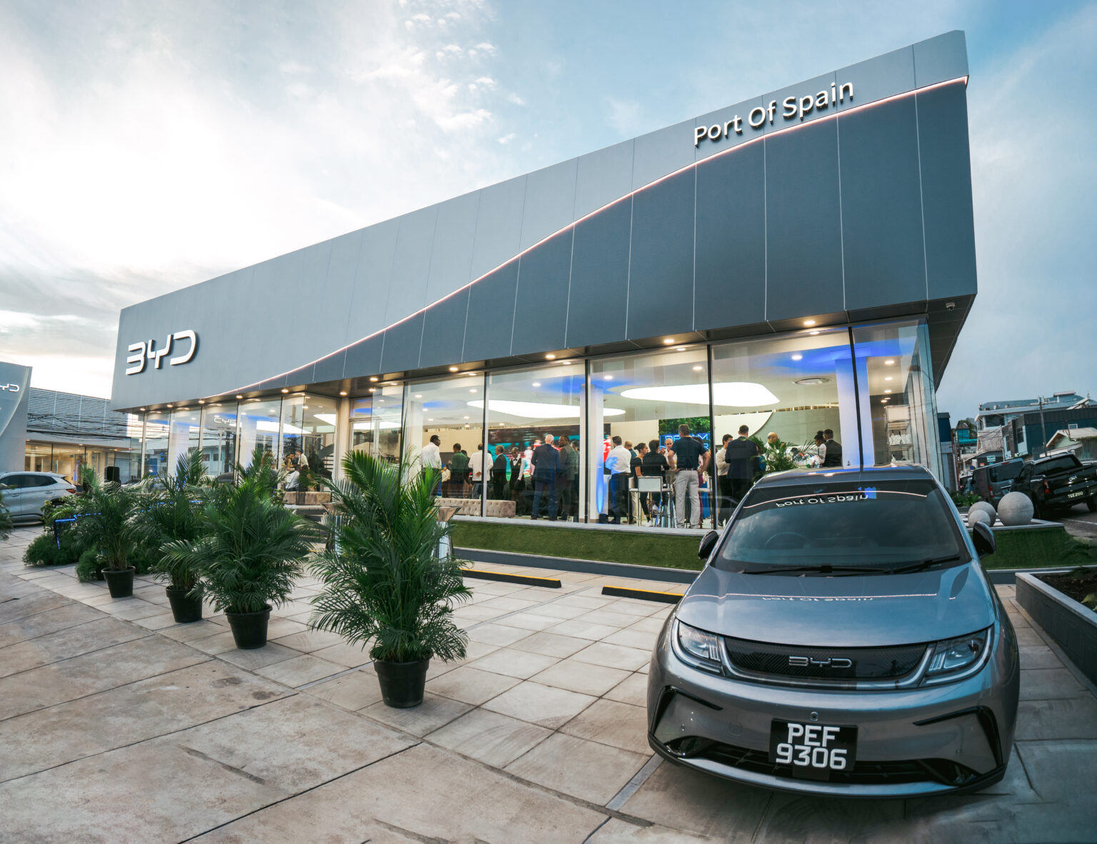 Dealer Mobil BYD Siap Jual Robot Humanoid, Batas Otomotif Dan Robotika ...