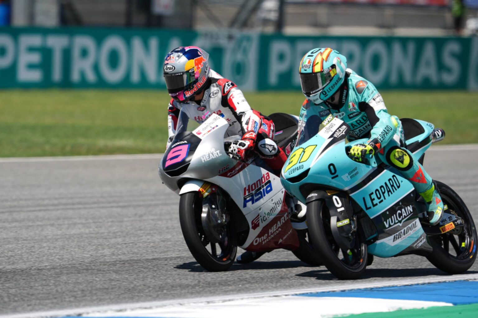 Veda Melonjak ke Tiga Besar Moto3, Efek Diskualifikasi Fernandez Ubah ...
