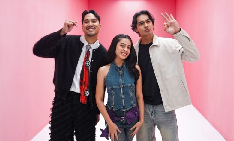Adrian Khalif Resmi Rilis MV 2001x, Visual Cinta Rumit yang Siap ...