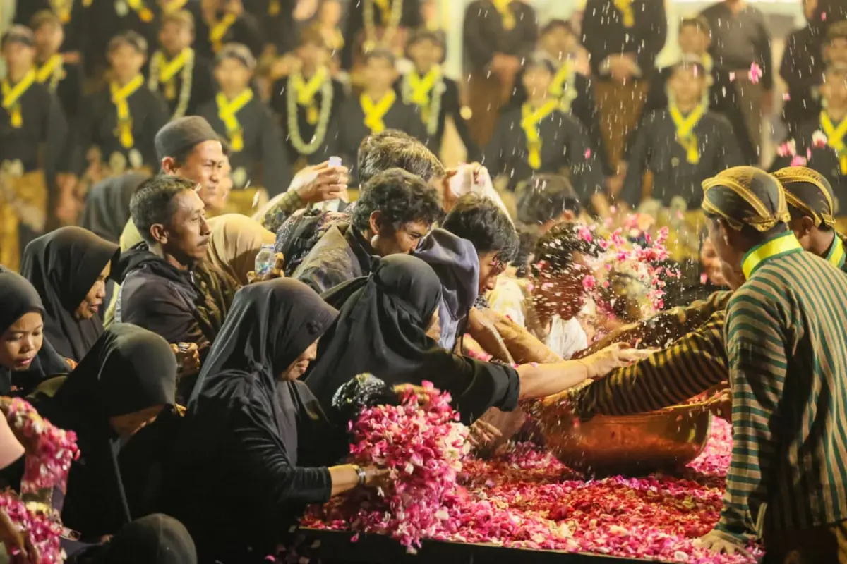 Ribuan Warga Padati Kirab 1 Sura Mangkunegaran, Sekda Jateng Sebut ...