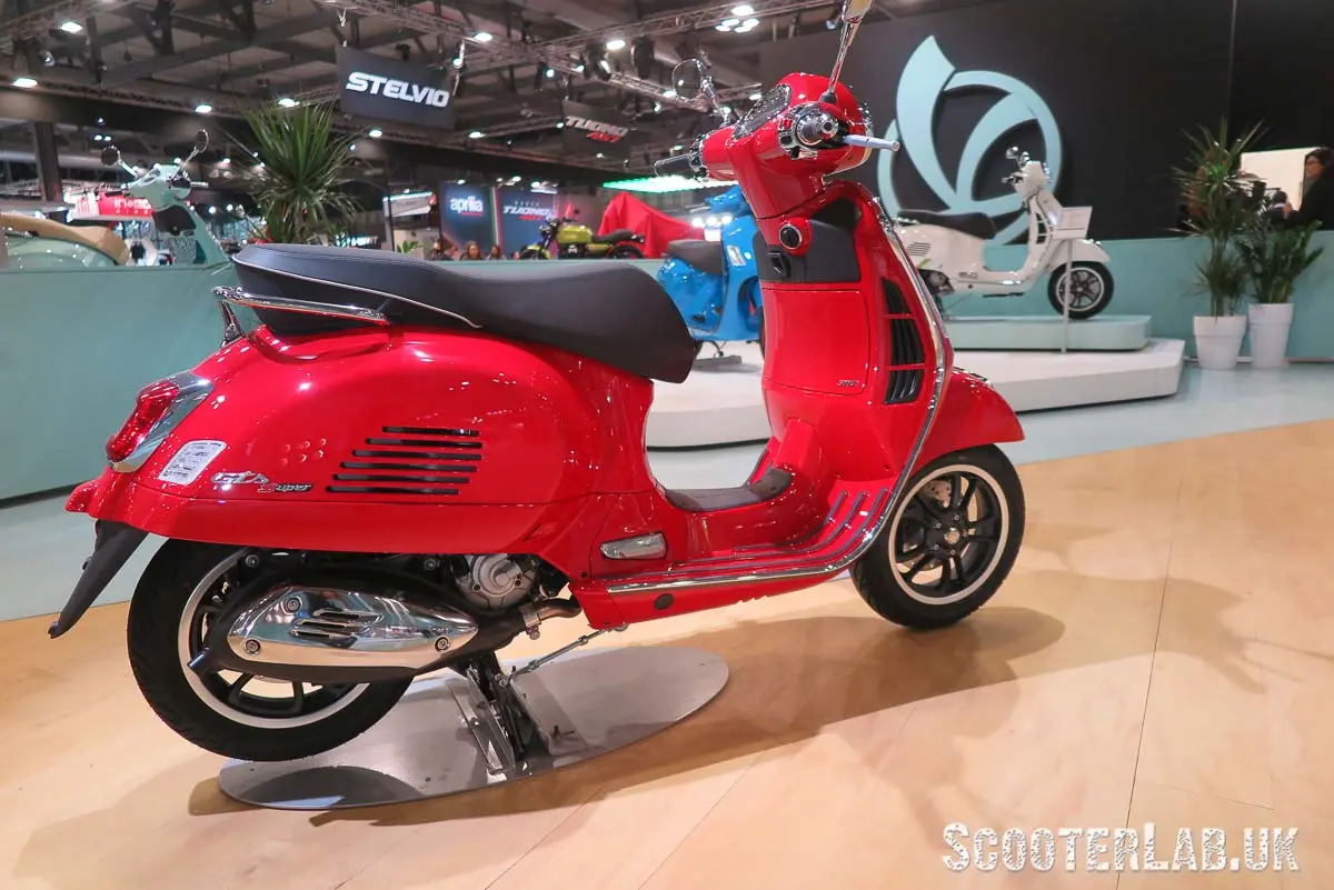 Italjet Dragster 300 Vs Vespa GTS SuperTech 310, Dua Skuter Italia Ini ...