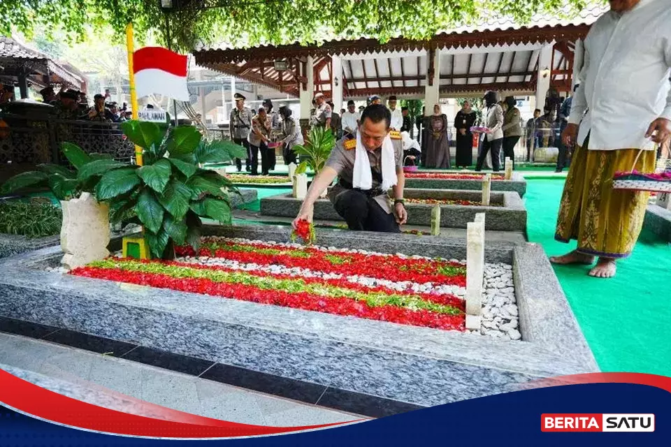 Ziarah Ke Makam Gus Dur, Kapolri Kenang Api Reformasi Polri
