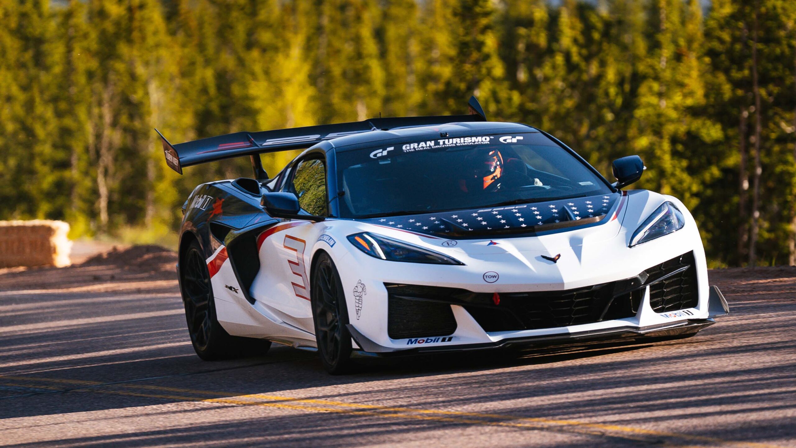 Chevrolet Corvette ZR1X Hancurkan Rekor Pikes Peak, Unggul Lebih Dari ...